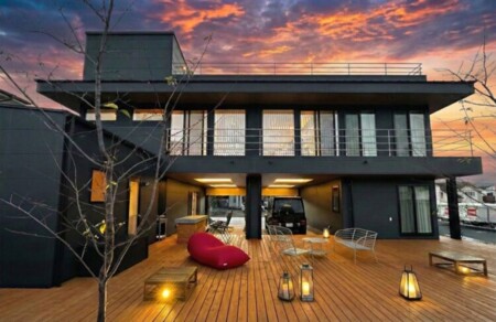 伊豆伊東にオープン！愛車とガレージハウス【ALIVIO LUXE】