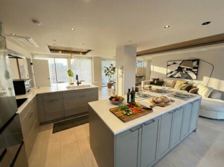 伊豆伊東にオープン！愛車とガレージハウス【ALIVIO LUXE】